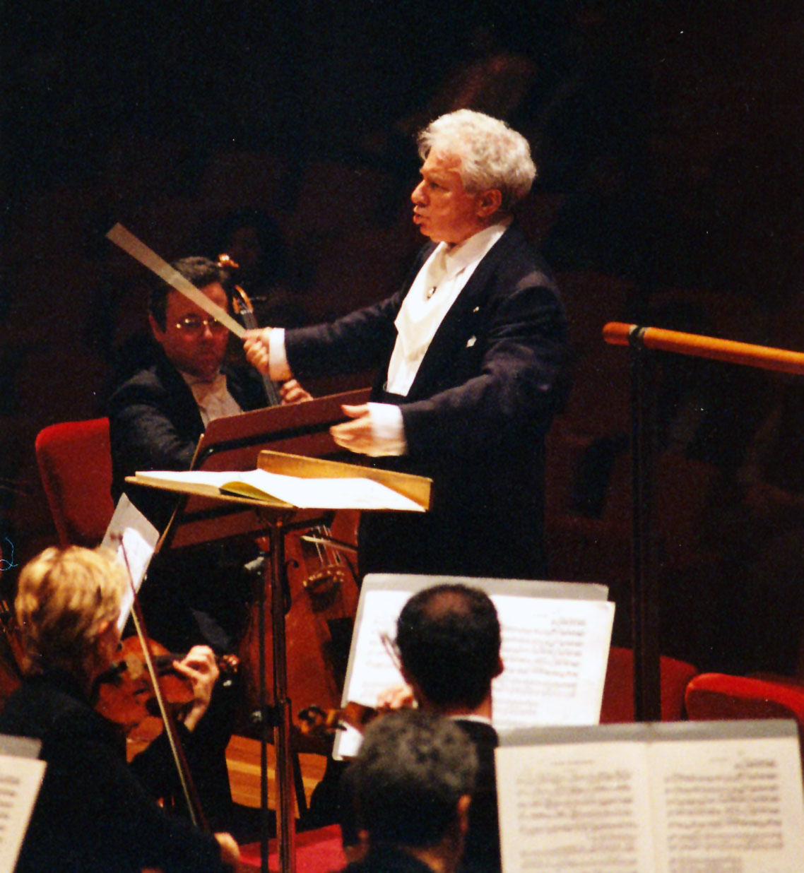 Biography – Yuri Ahronovitch